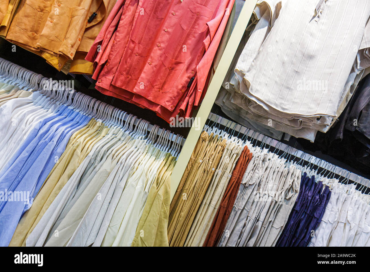 Cuban shopping mall hi-res stock photography and images - Alamy