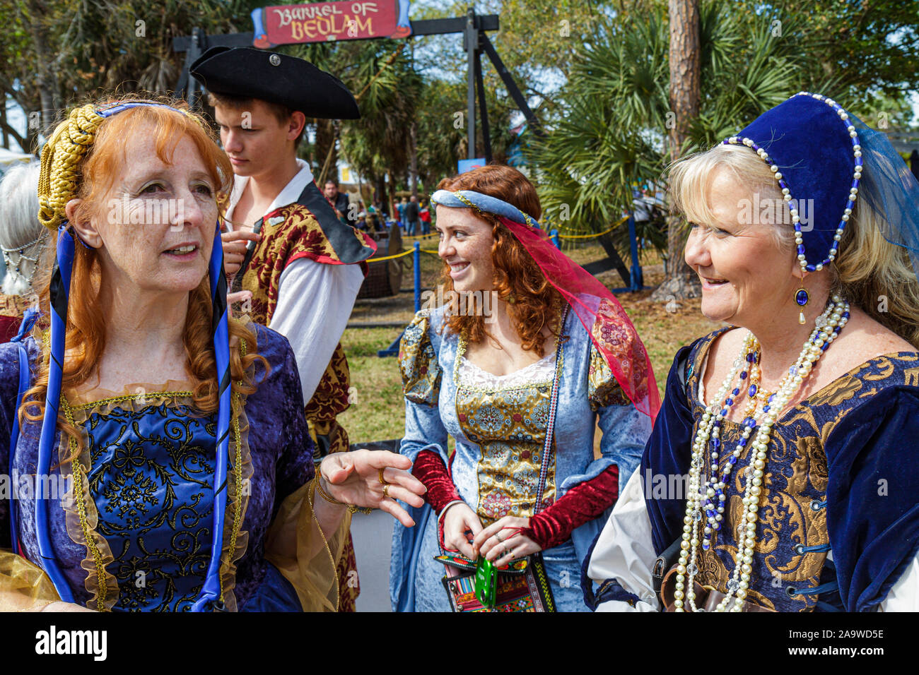 Female renaissance costume hi-res stock photography and images - Alamy
