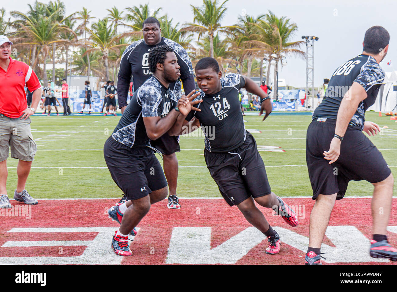 Nfl football camp hi-res stock photography and images - Alamy