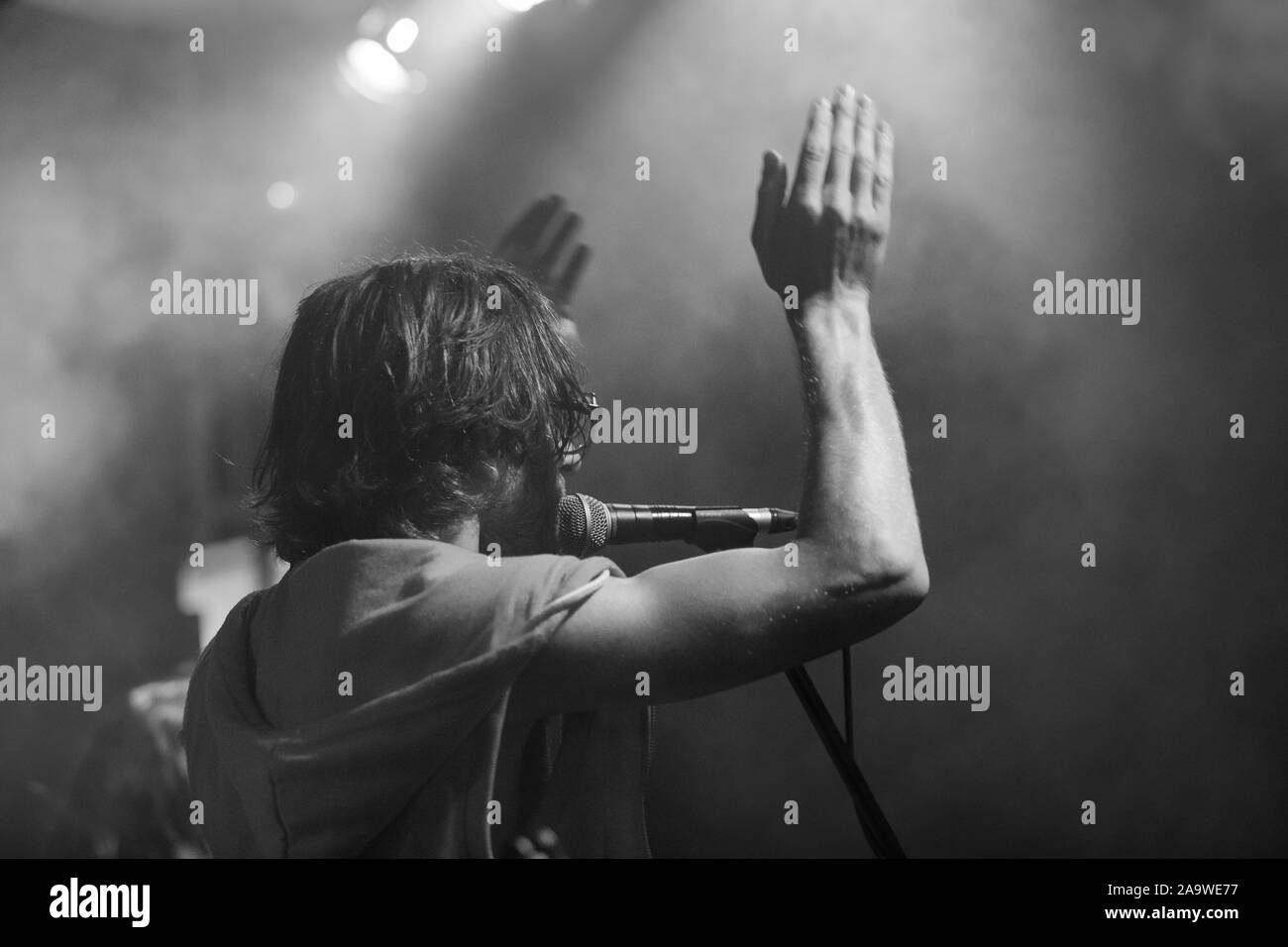 Audience clapping bar Black and White Stock Photos & Images - Alamy