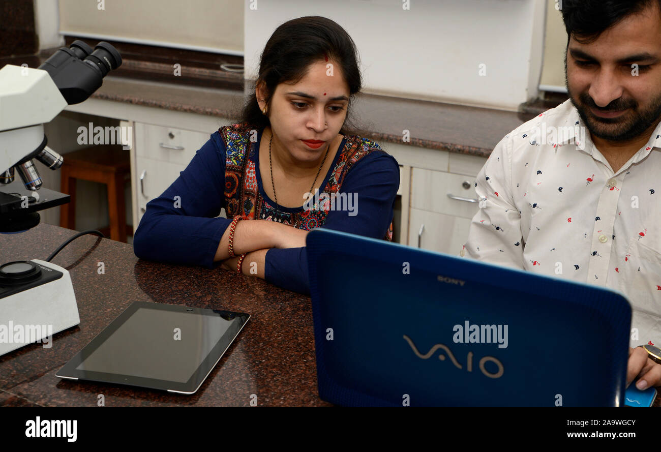 Indian students computer lab hi-res stock photography and images - Alamy