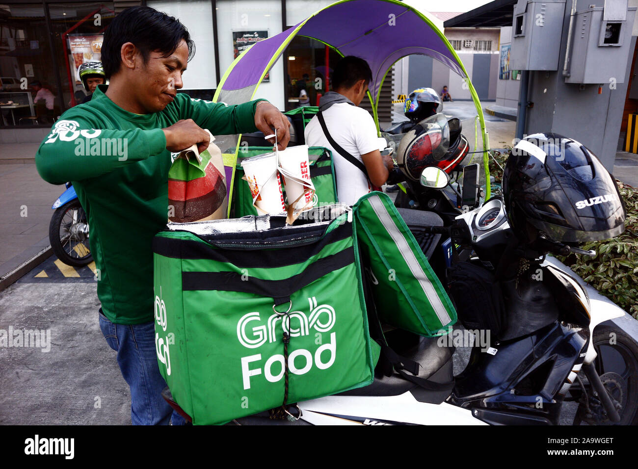 ANTIPOLO CITY, PHILIPPINES – NOVEMBER 16, 2019: Motorcycle delivery ...