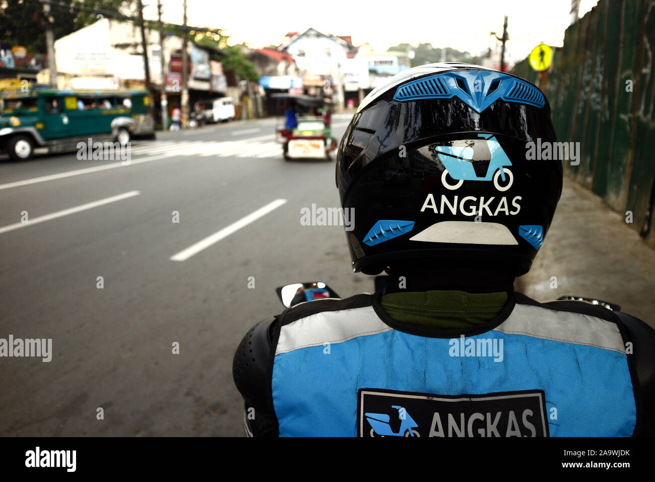 People along manila street philippines hi-res stock photography and ...