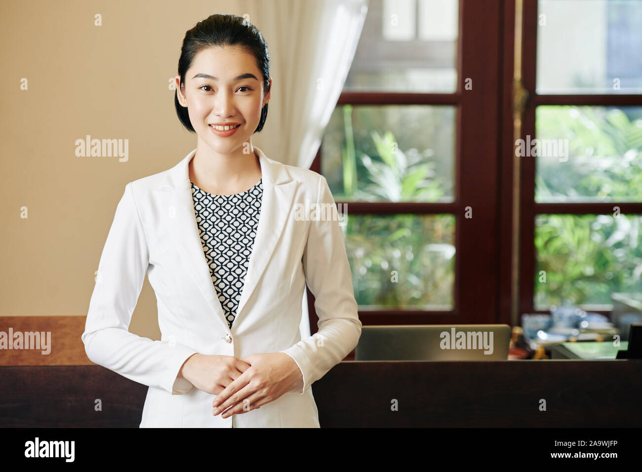 Salon receptionist hi-res stock photography and images - Alamy