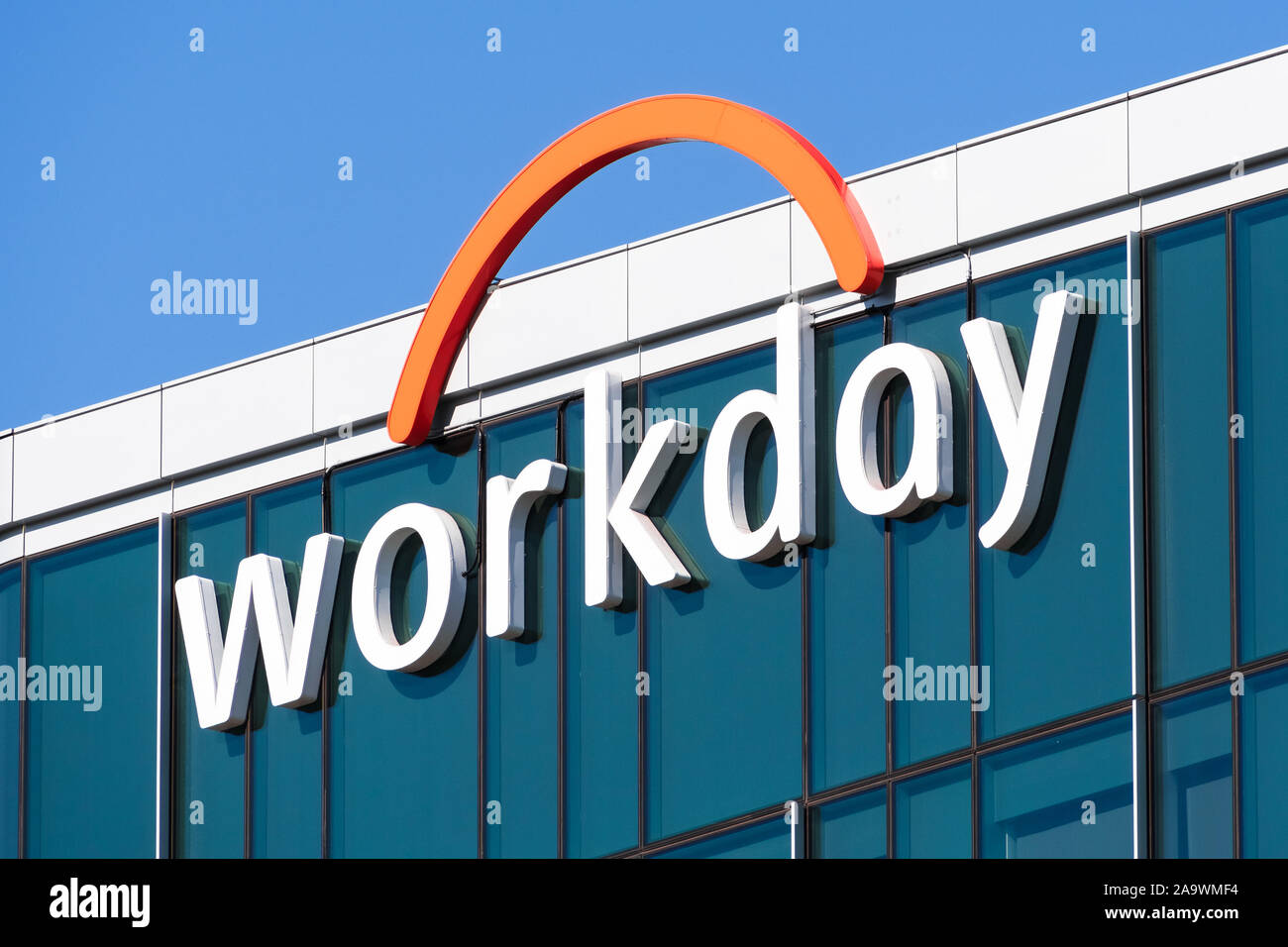 Cloud computing in finance hi-res stock photography and images - Alamy