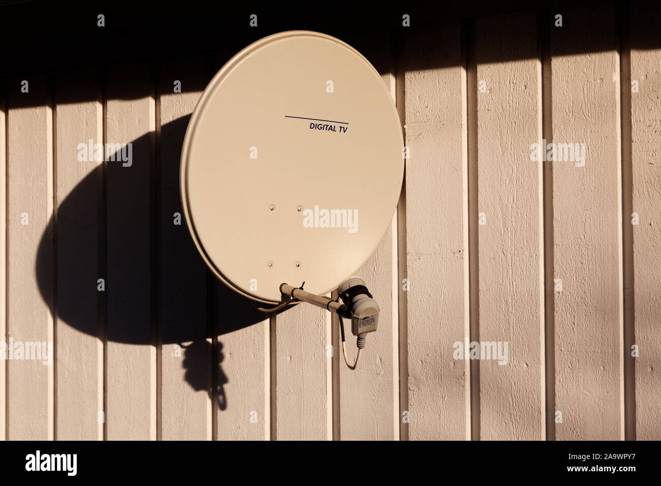 Fixed antenna hi-res stock photography and images - Alamy