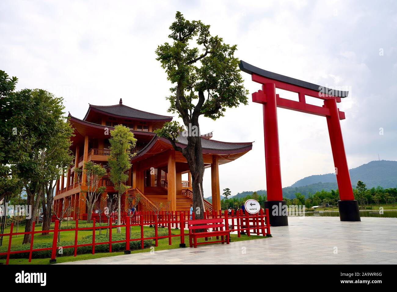 Japanese wooden castle hi-res stock photography and images - Alamy