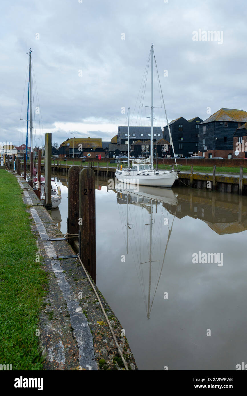 Boat mooring england hi-res stock photography and images - Alamy