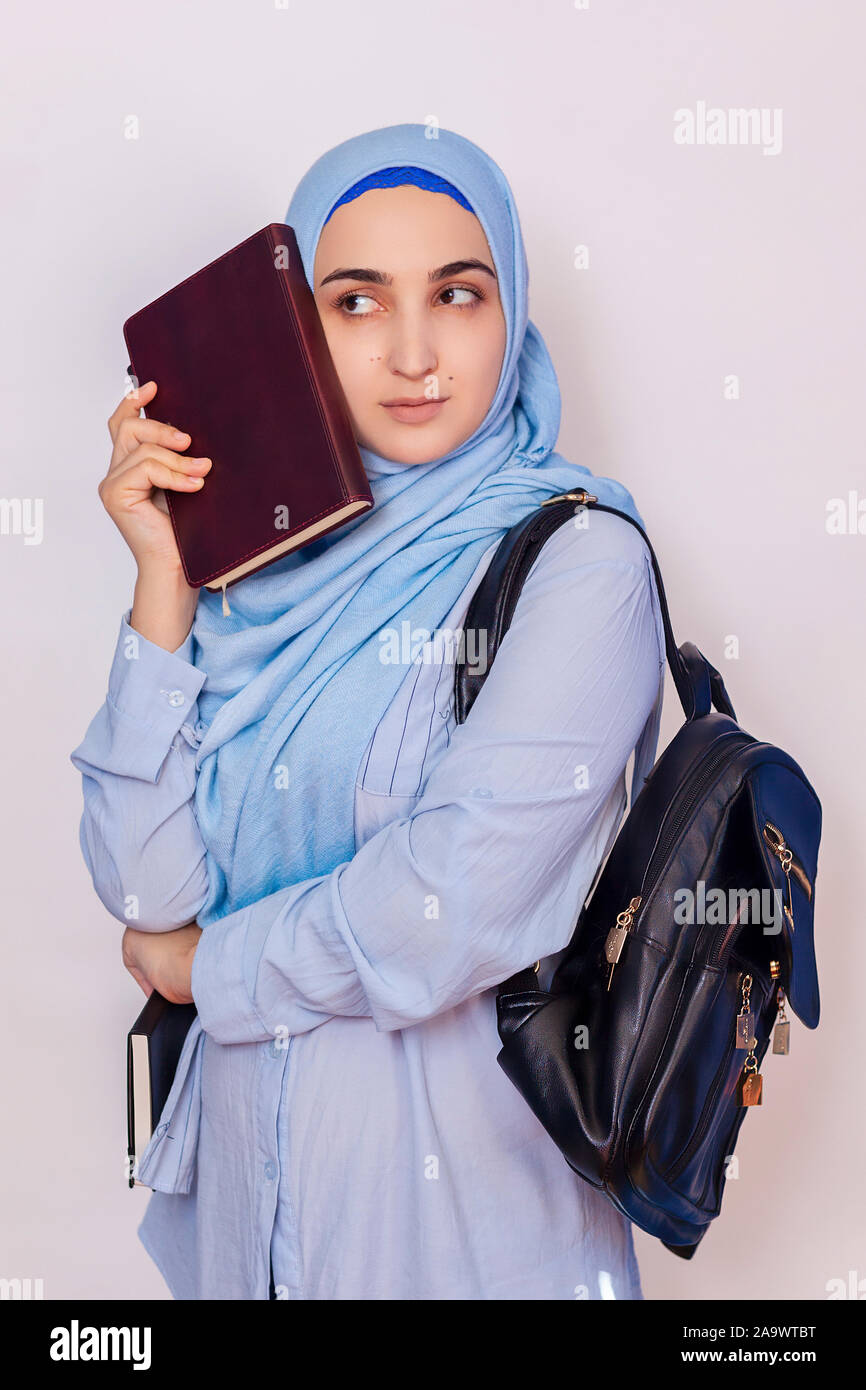 White Muslim College Students