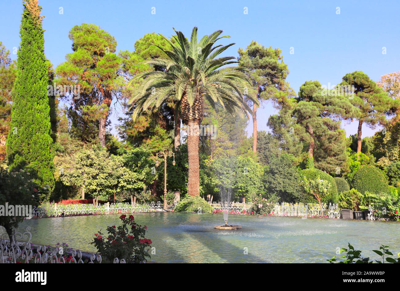 Pool with fountain in Eram Botanical garden (Bagh-e Eram, Garden of ...