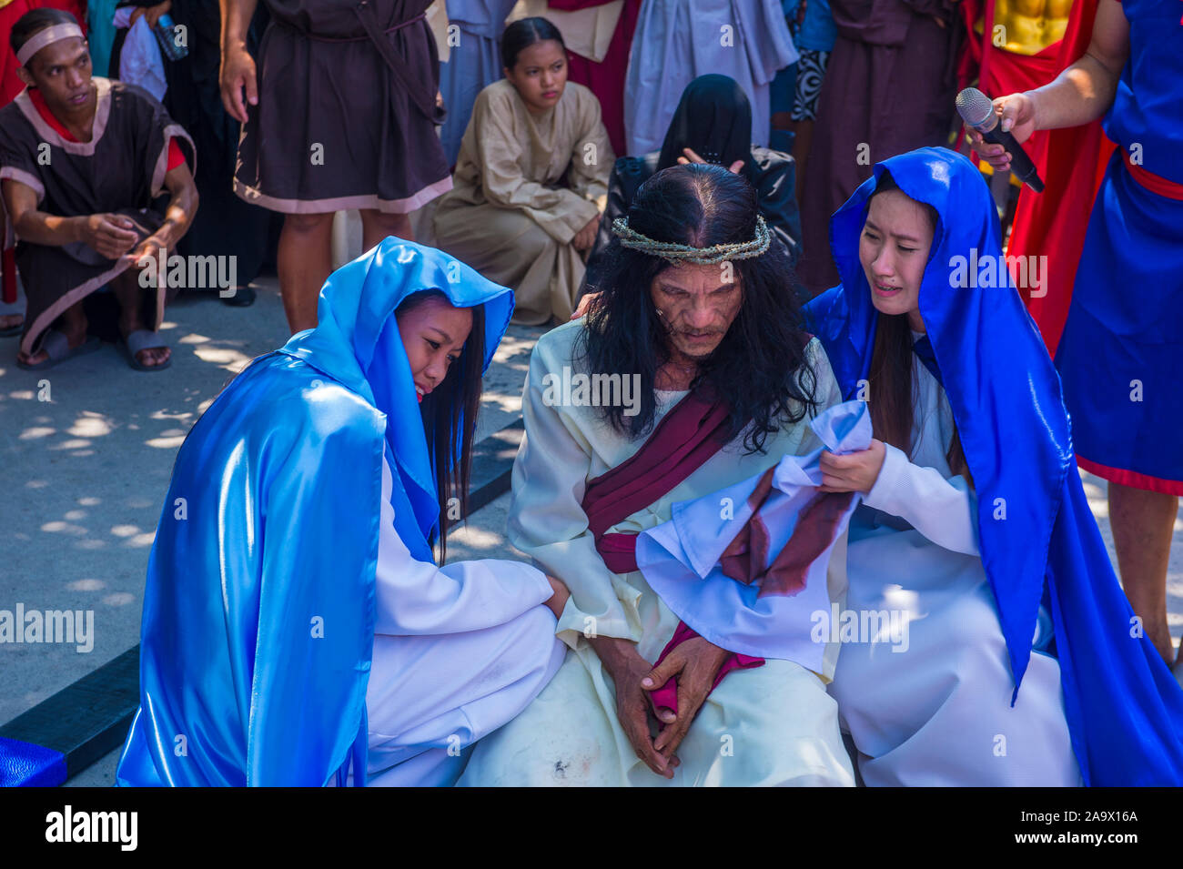 Filippino Participants in a Good Friday crucifixion re-enactment in ...