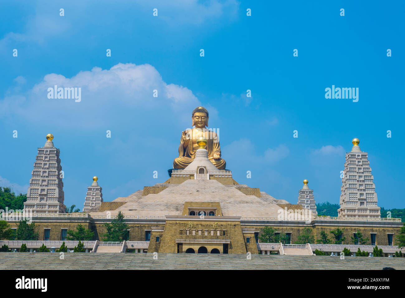 The Fo Guang Shan monastery in Kaohsiung Taiwan Stock Photo - Alamy