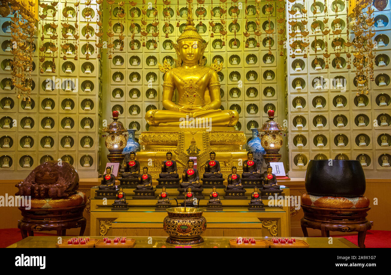 The interior of Fo Guang Shan monastery in Kaohsiung Taiwan Stock Photo ...