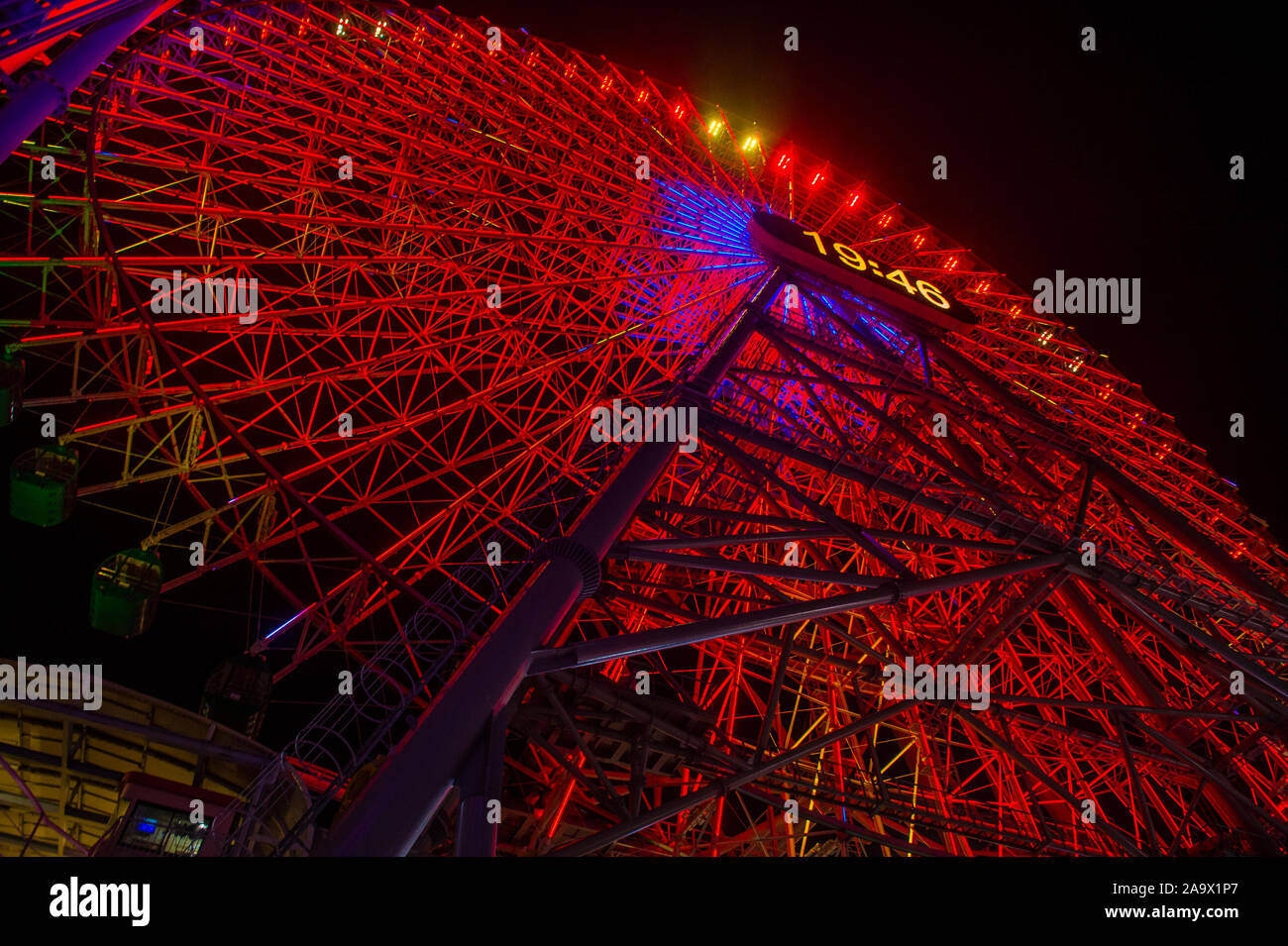 The Cosmo Clock 21 in Yokohama Japan Stock Photo - Alamy
