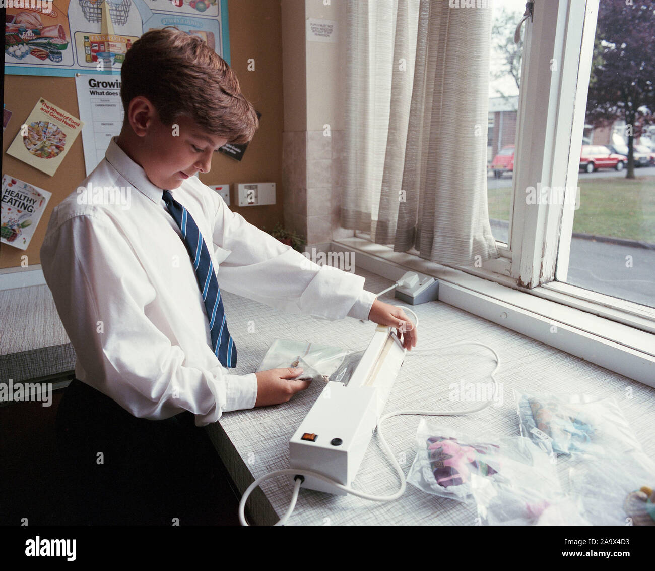 Teenage secondary school pupils in 1990, science lessons, Kettlethorpe ...