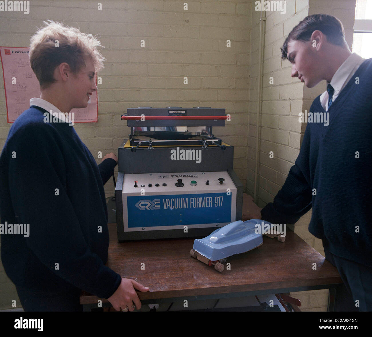 Teenage secondary school pupils in 1990, science lessons, Kettlethorpe ...