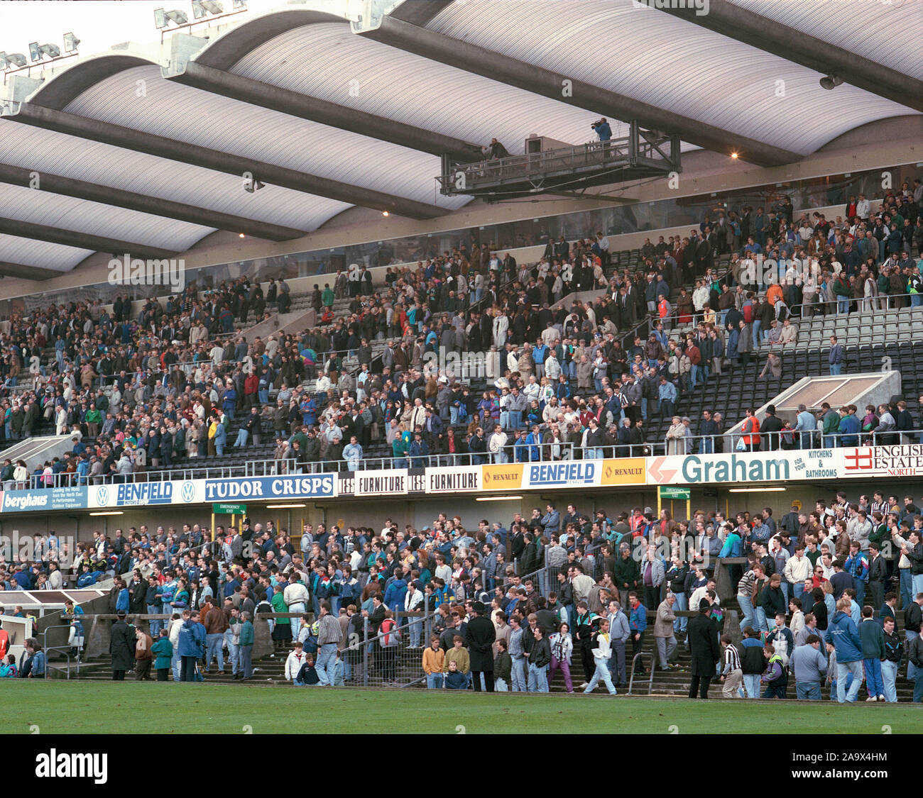 Football crowds crowd hi-res stock photography and images - Alamy