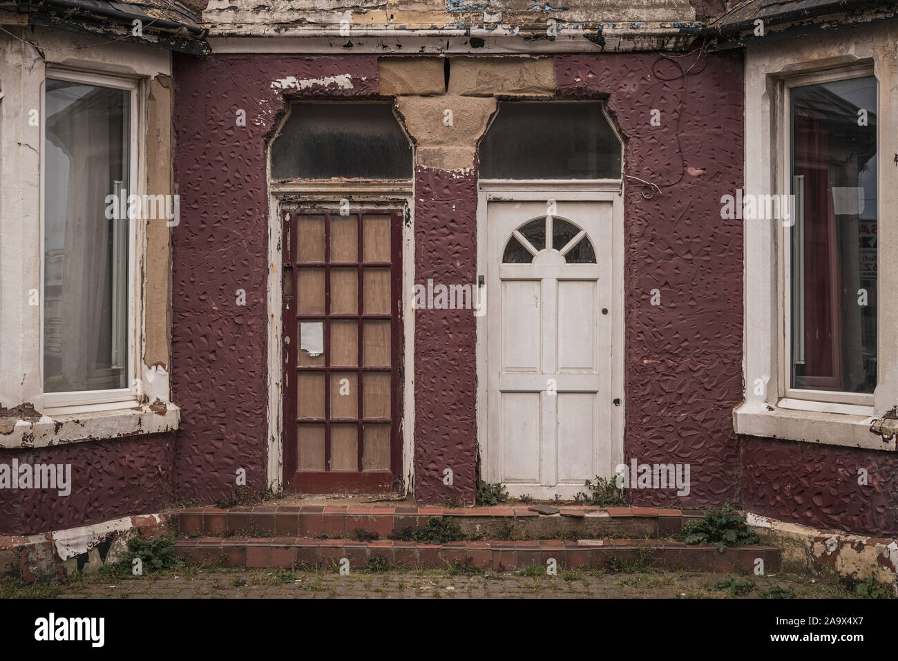 Village run down house uk hi-res stock photography and images - Alamy