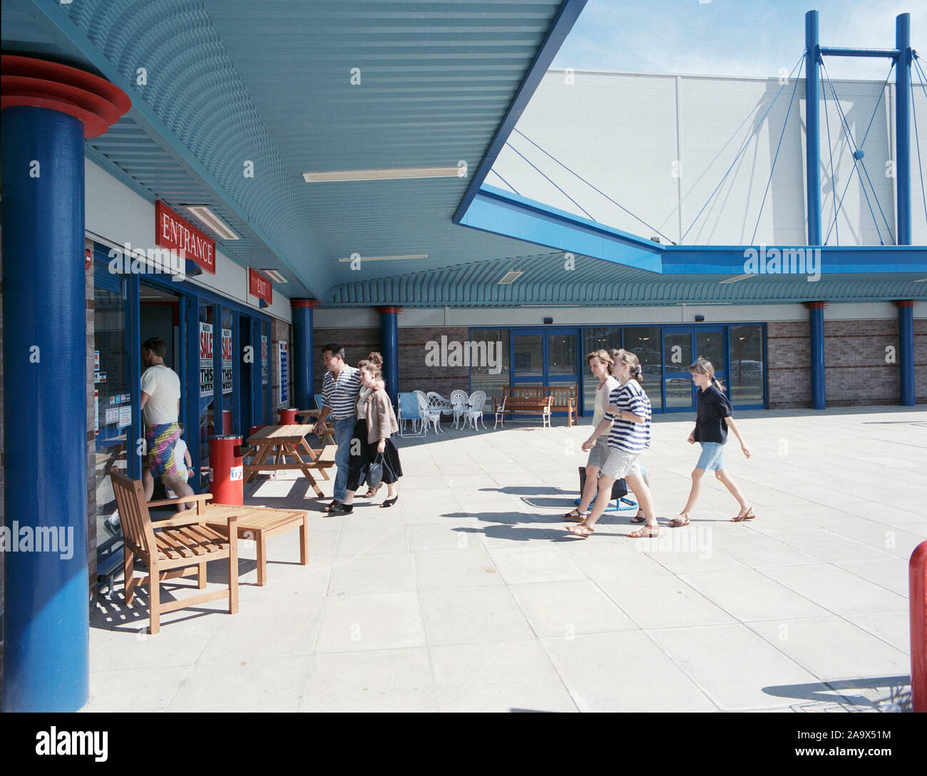 1990 Texas DIY store, Farnham, SE England, UK Stock Photo - Alamy