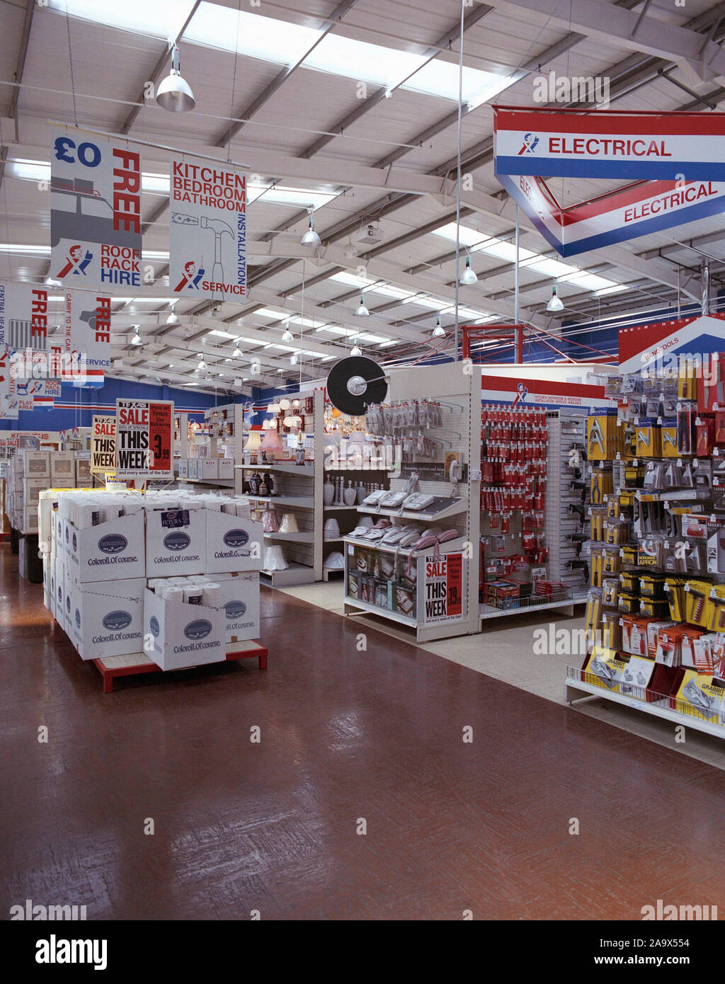 1990 Texas DIY store, retail park Farnham, South East England Stock ...