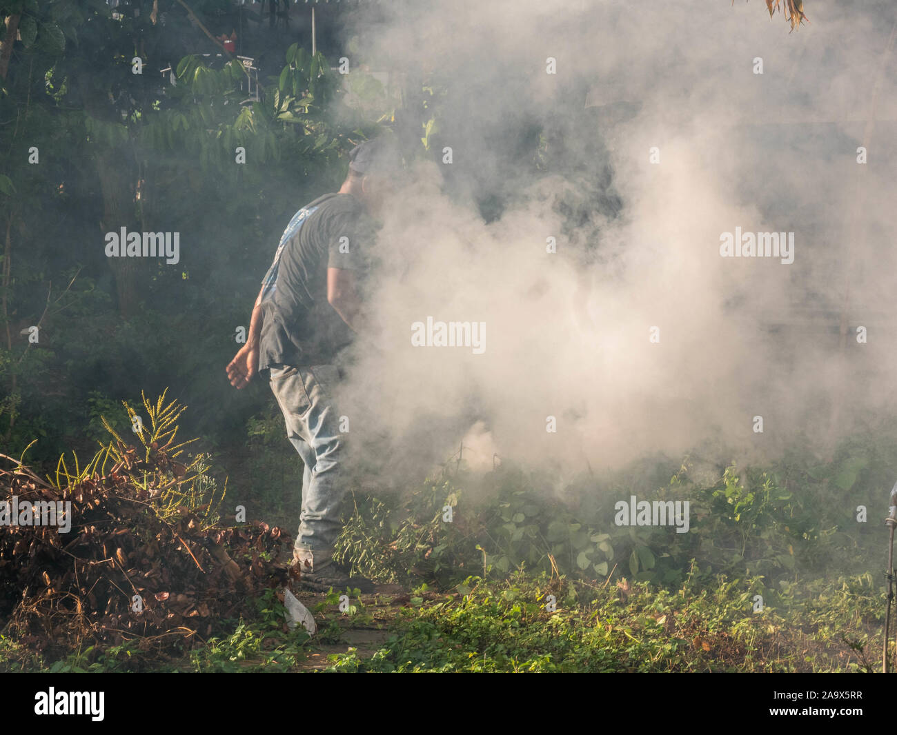 Open waste burning hi-res stock photography and images - Alamy