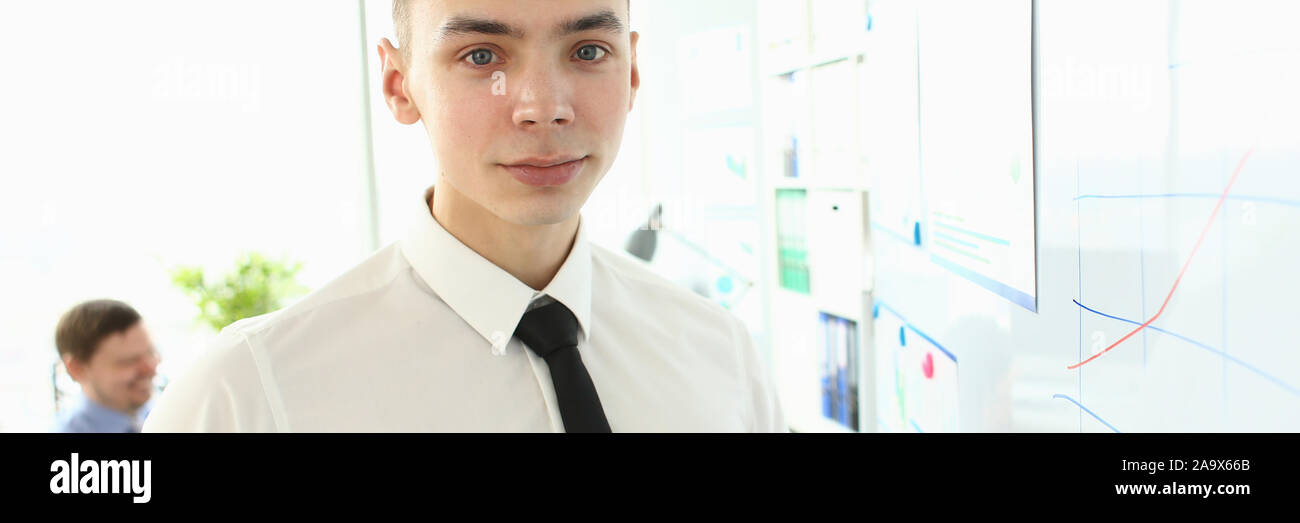 Leader drawing reporting chart Stock Photo - Alamy