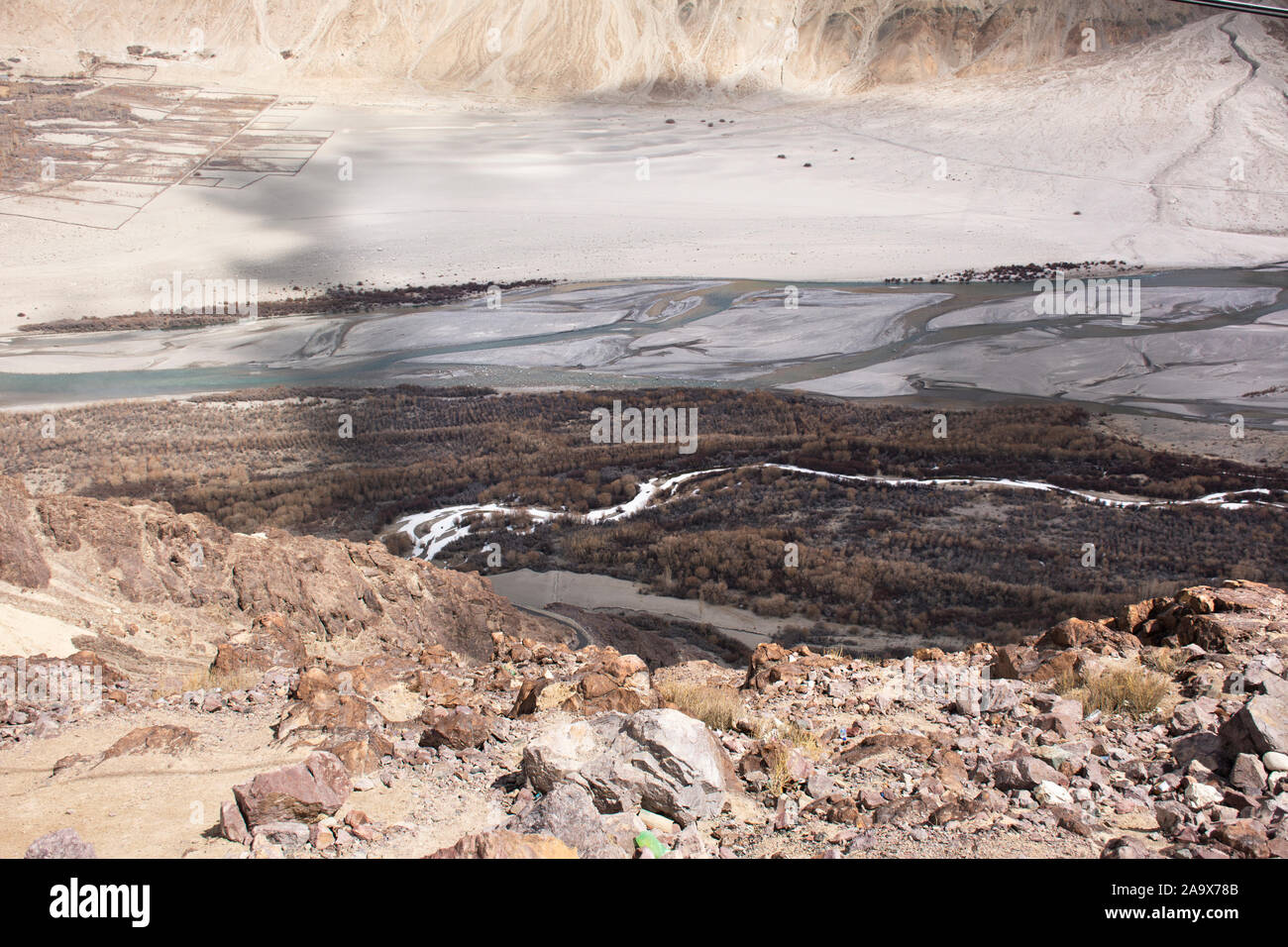 India drought dry lake hi-res stock photography and images - Alamy