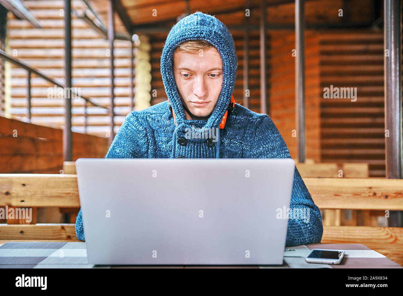 Male computer hacker hi-res stock photography and images - Alamy