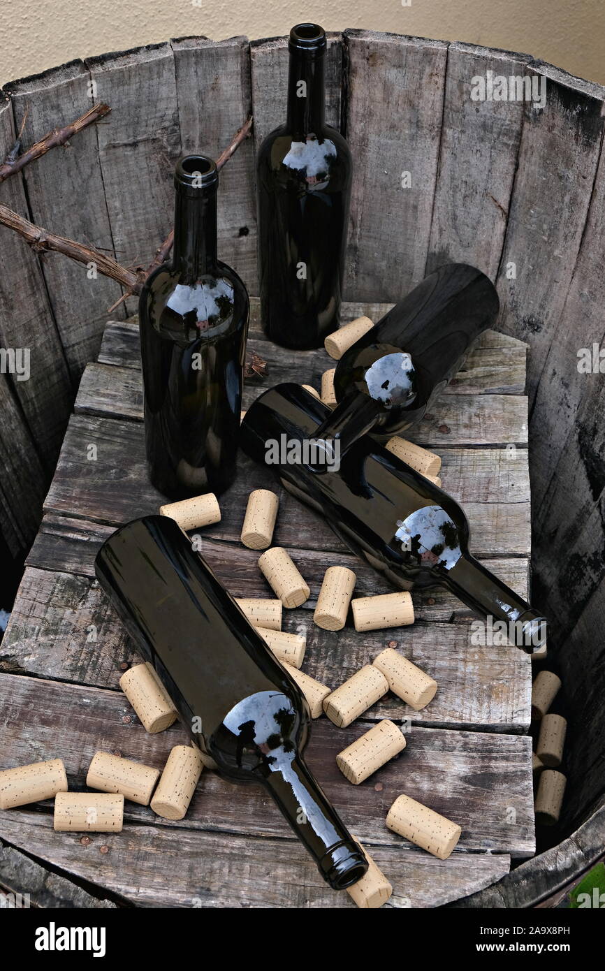 Composition of wine bottles and corks in a wooden vat Stock Photo - Alamy