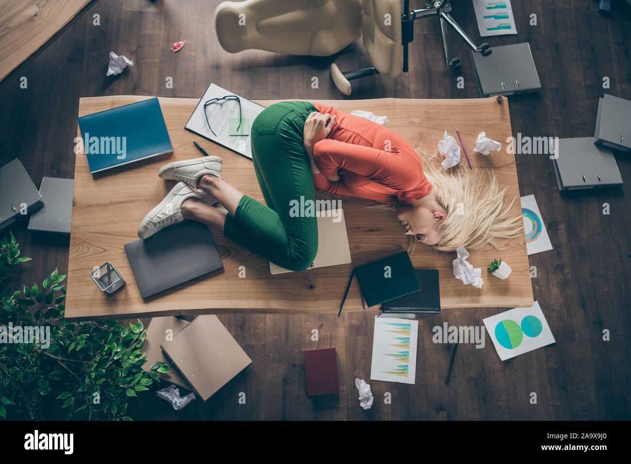 Workstation messy hi-res stock photography and images - Alamy