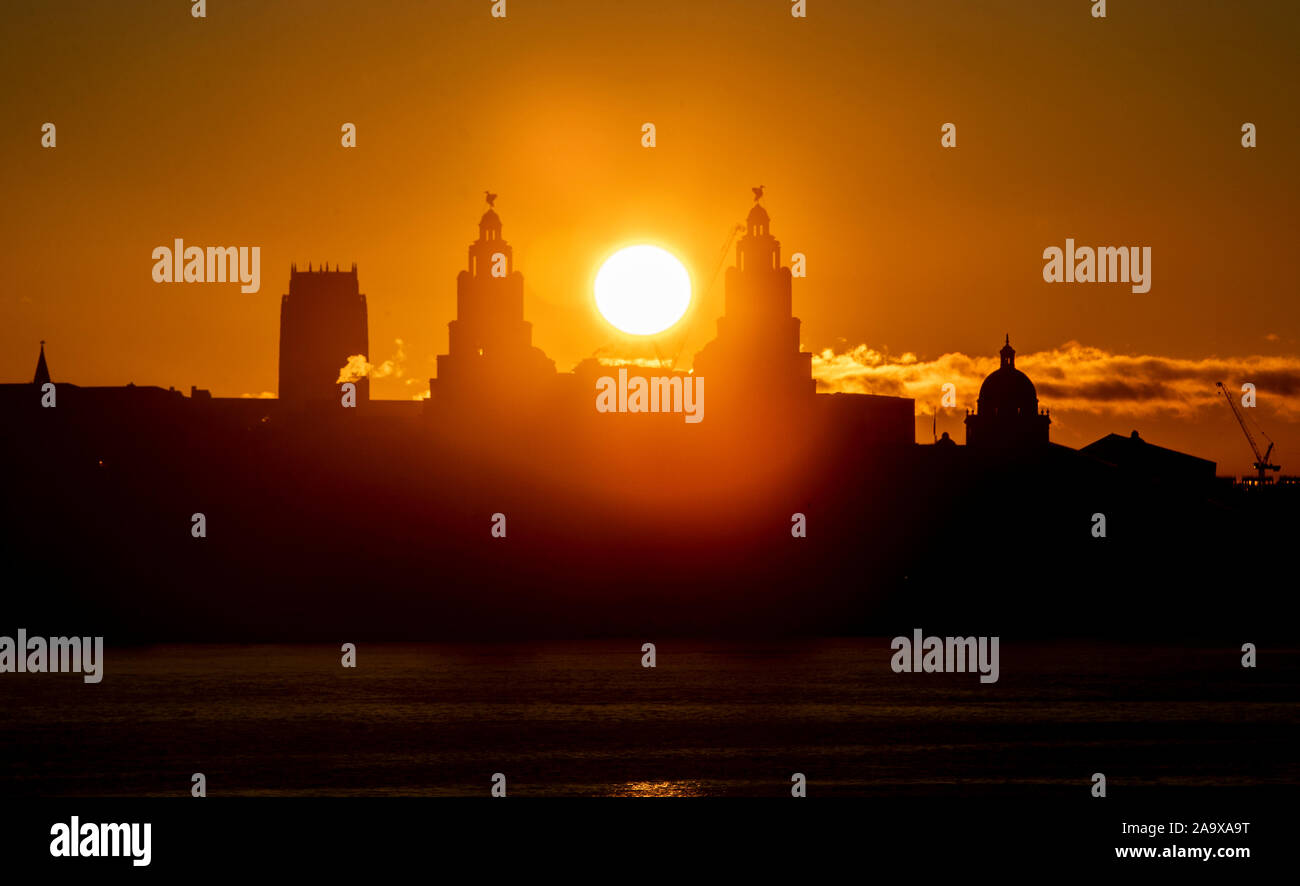 The sun rises over liverpool hi-res stock photography and images - Alamy