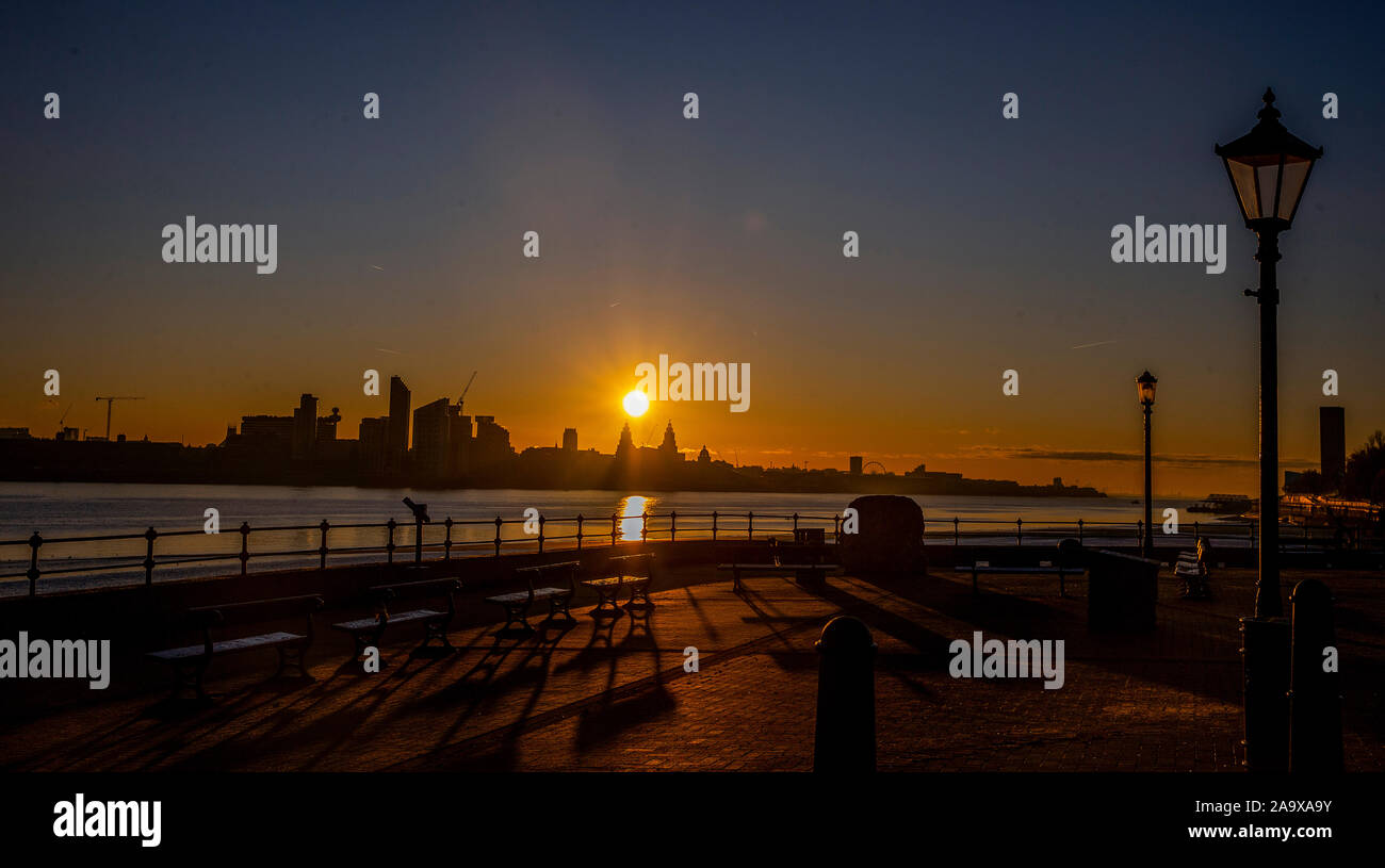 Liverpool in the sun hi-res stock photography and images - Alamy