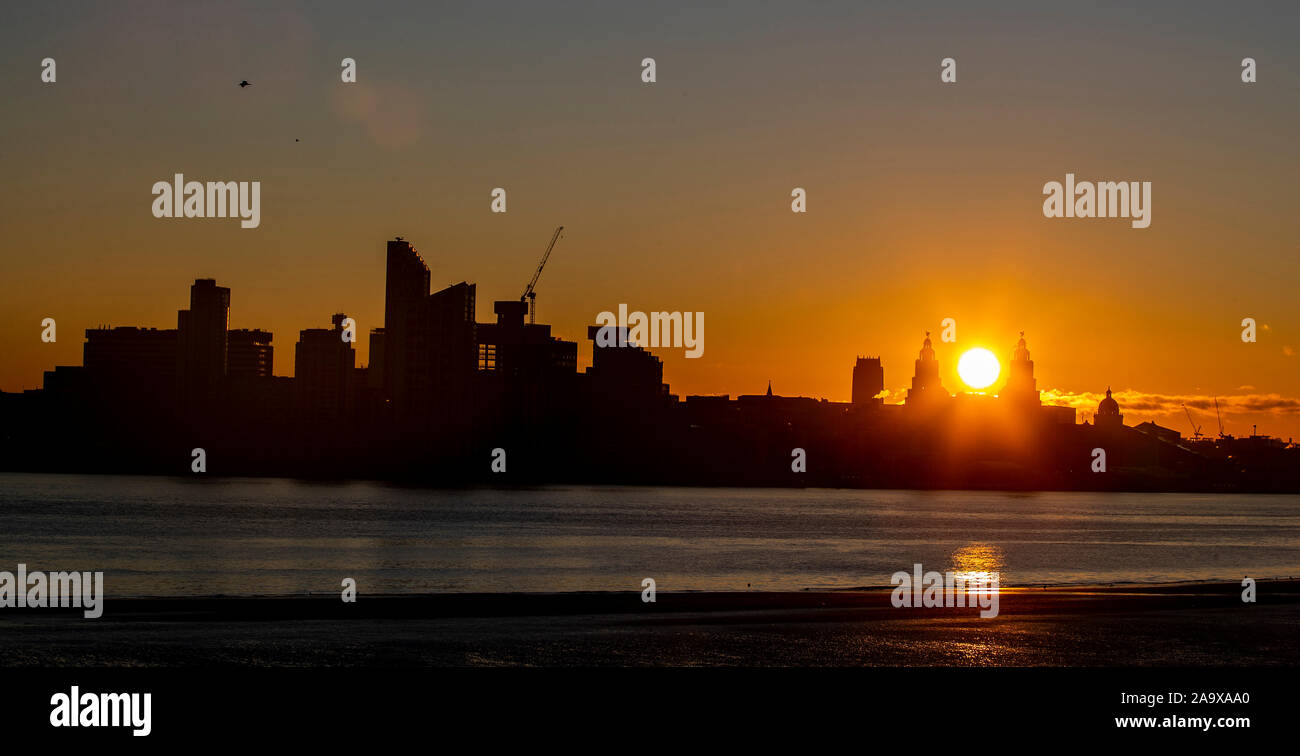 The sun rises over liverpool hi-res stock photography and images - Alamy