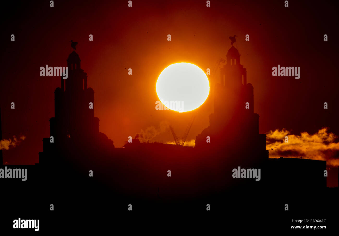 The sun rises over liverpool hi-res stock photography and images - Alamy