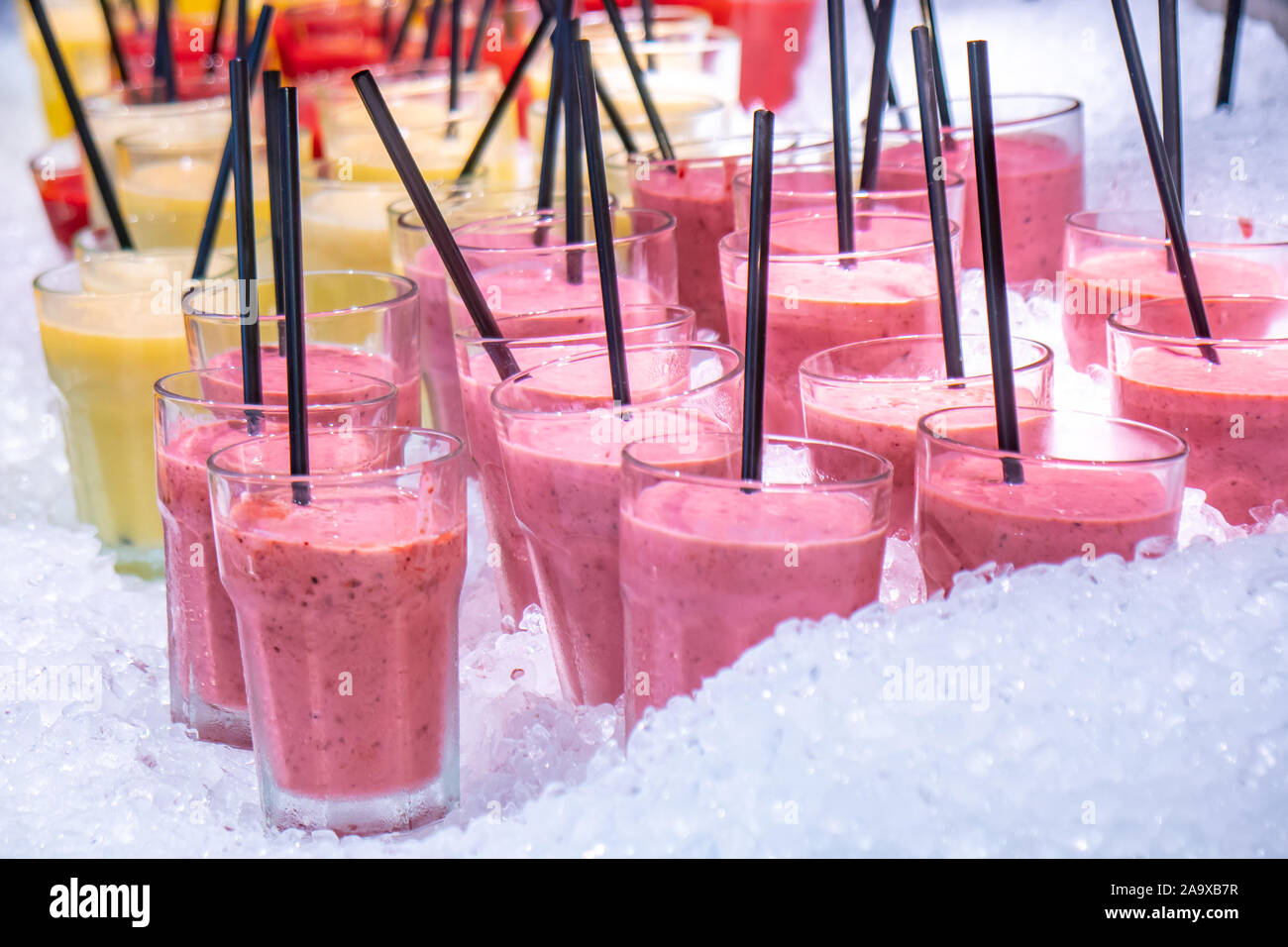 Cold drink and juice stall hi-res stock photography and images - Alamy