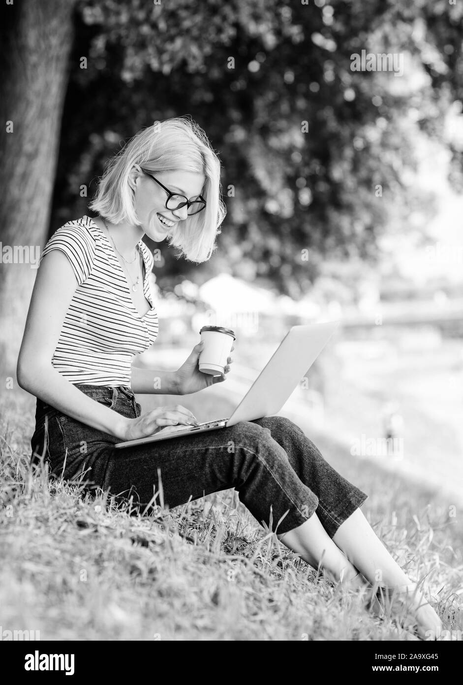 Laptop nature work woman Black and White Stock Photos & Images - Alamy