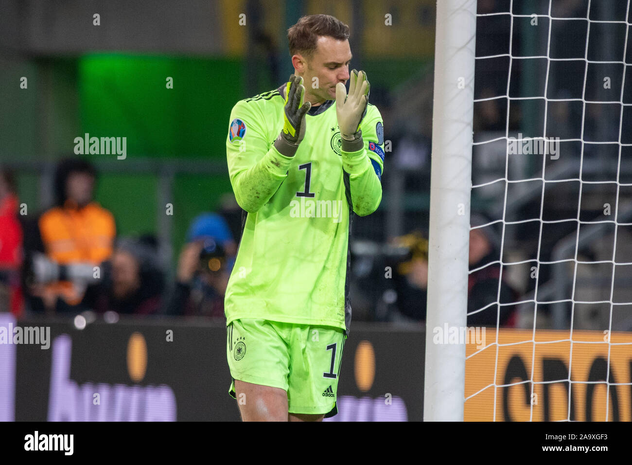 Sports spo soccer clapping hands germany hi-res stock photography and ...
