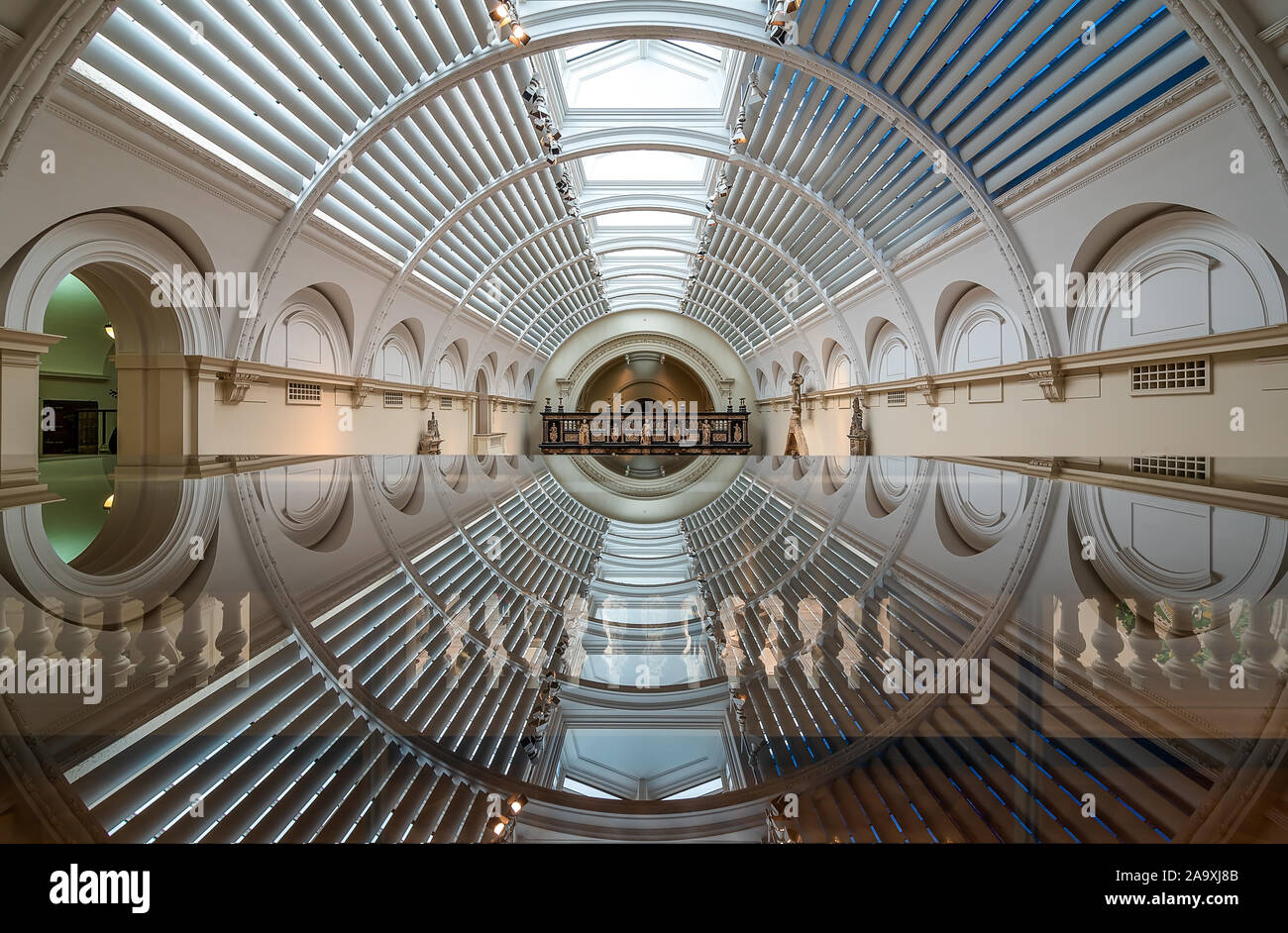 Passageway with reflection. Amazing architecture Stock Photo - Alamy