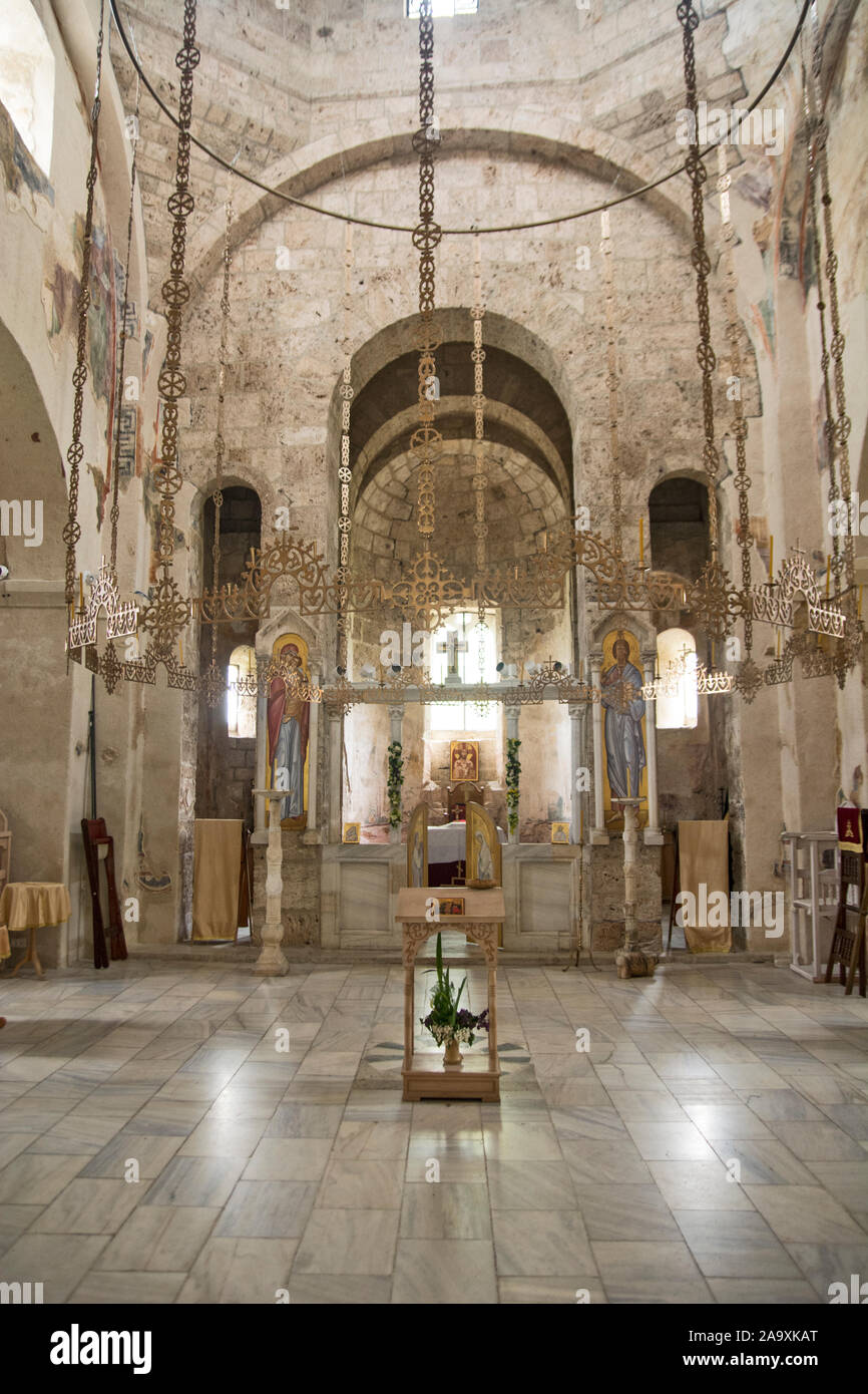 Altar inside medieval 13th century church hi-res stock photography and ...