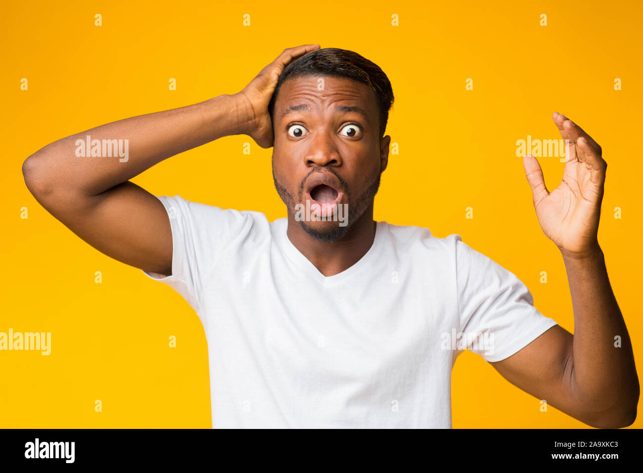 Amazed man hi-res stock photography and images - Alamy