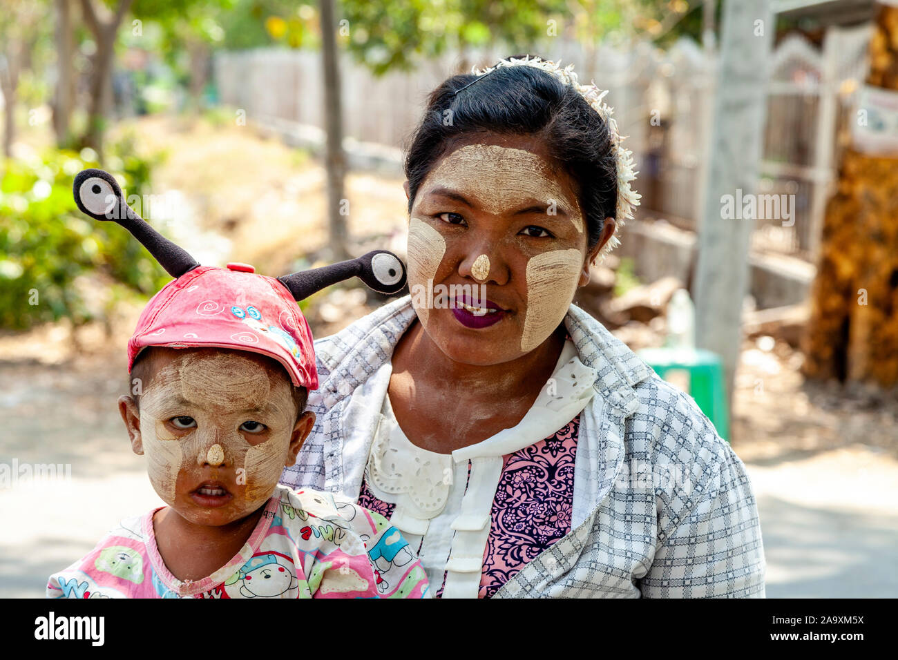 Thanaka Myanmar Woman Stock Photos & Thanaka Myanmar Woman Stock Images ...