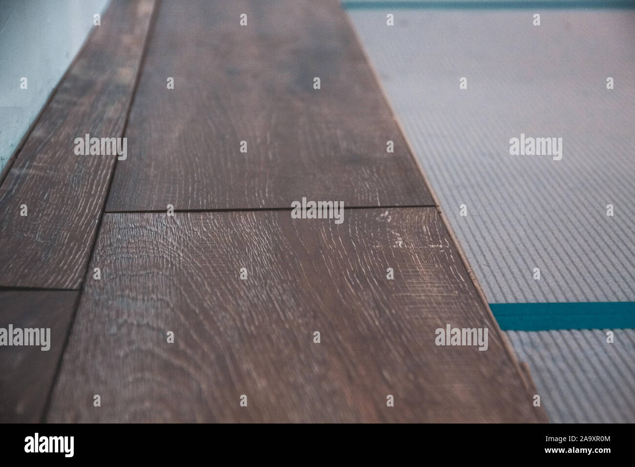 The hands in the work. Construction of laminate floor Stock Photo - Alamy