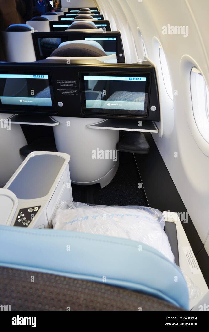 Airbus a321 interior hi-res stock photography and images - Alamy
