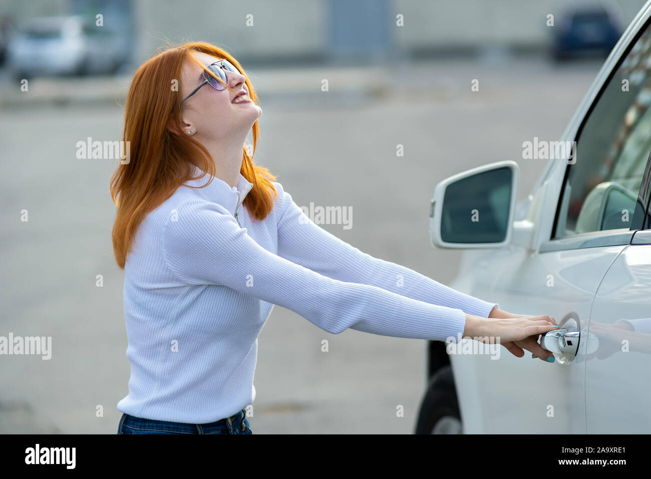 A woman trying to open closed car doors Stock Photo - Alamy