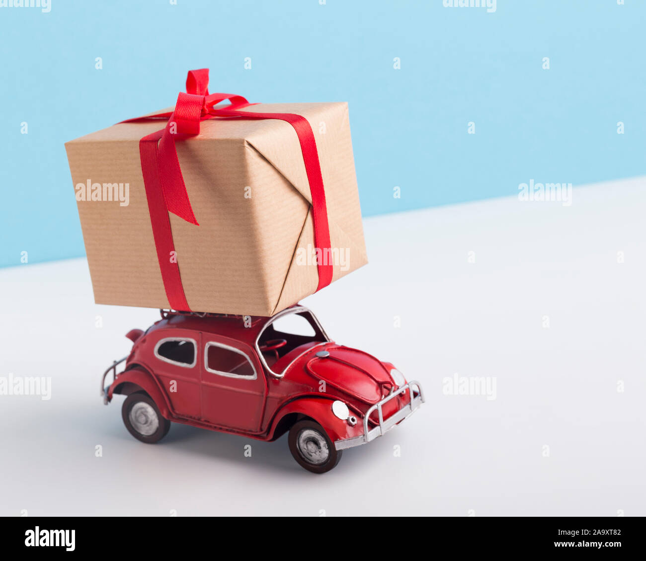 Big car present hi-res stock photography and images - Alamy