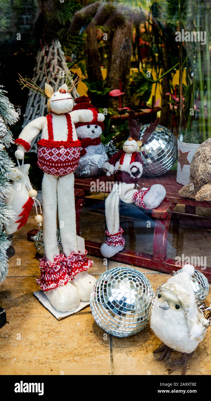 Small toy birds hi-res stock photography and images - Alamy