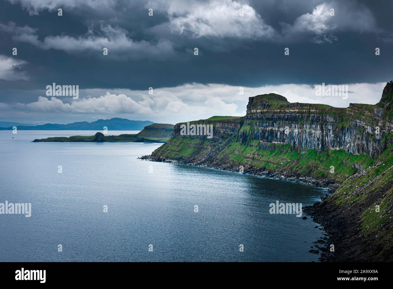 Dark blue skye hi-res stock photography and images - Alamy