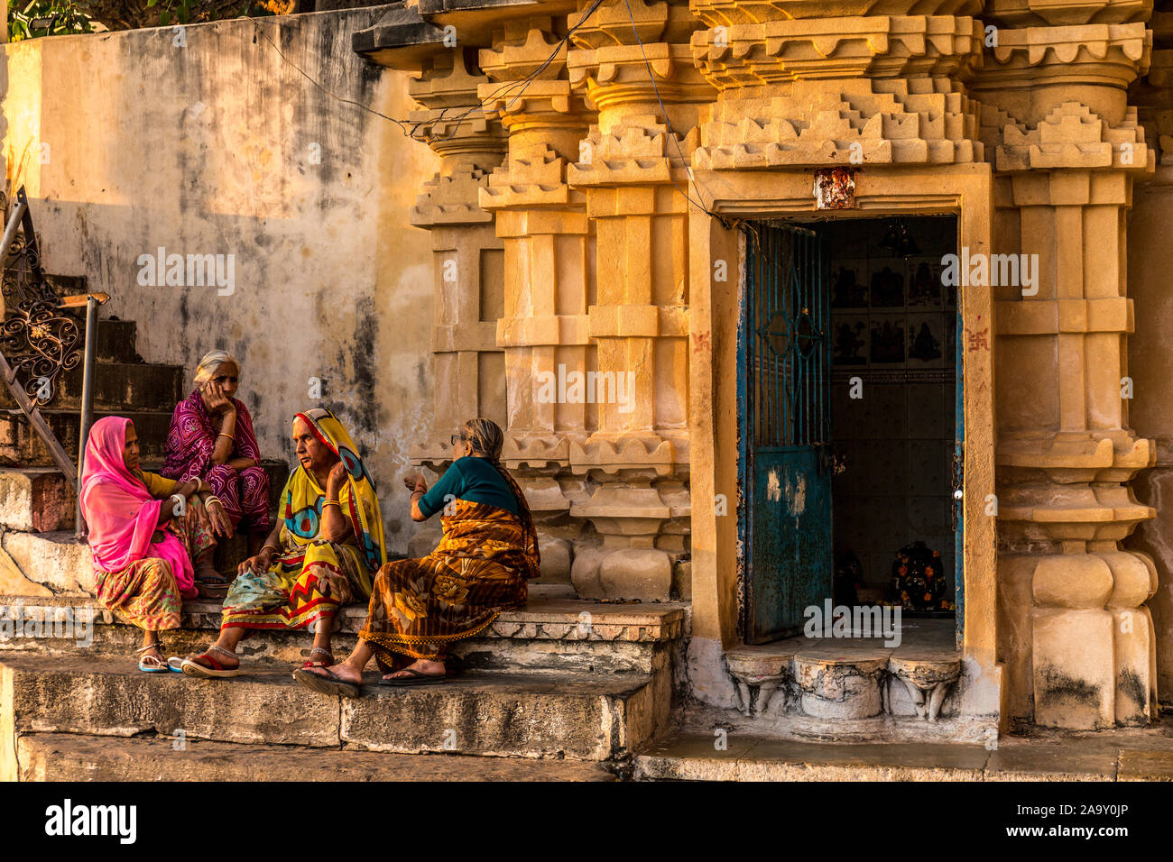 Colorful women at hindu temple in Udaipur Stock Photo - Alamy