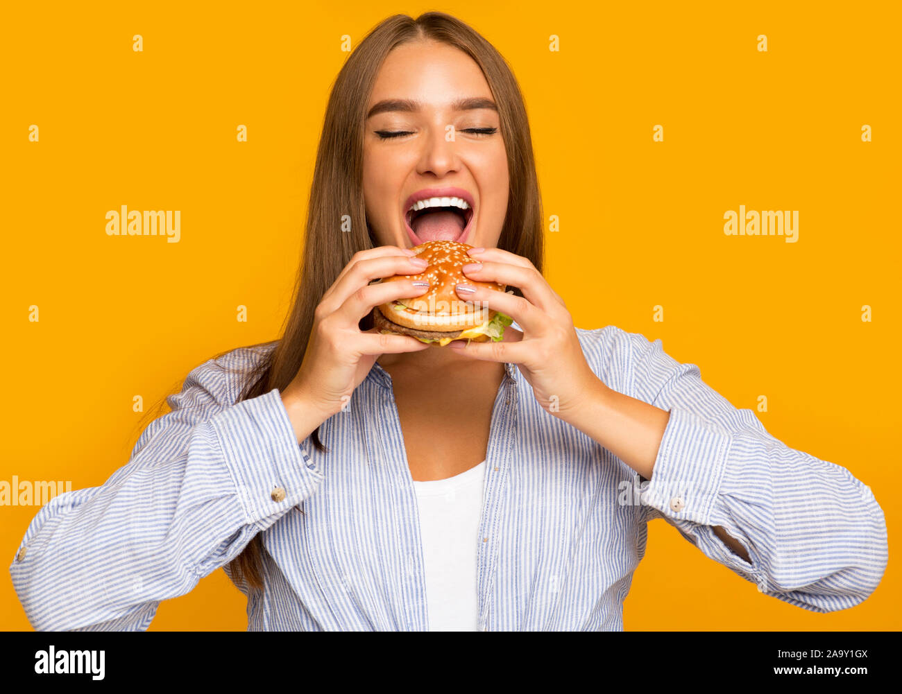 Biting into hamburger hi-res stock photography and images - Alamy