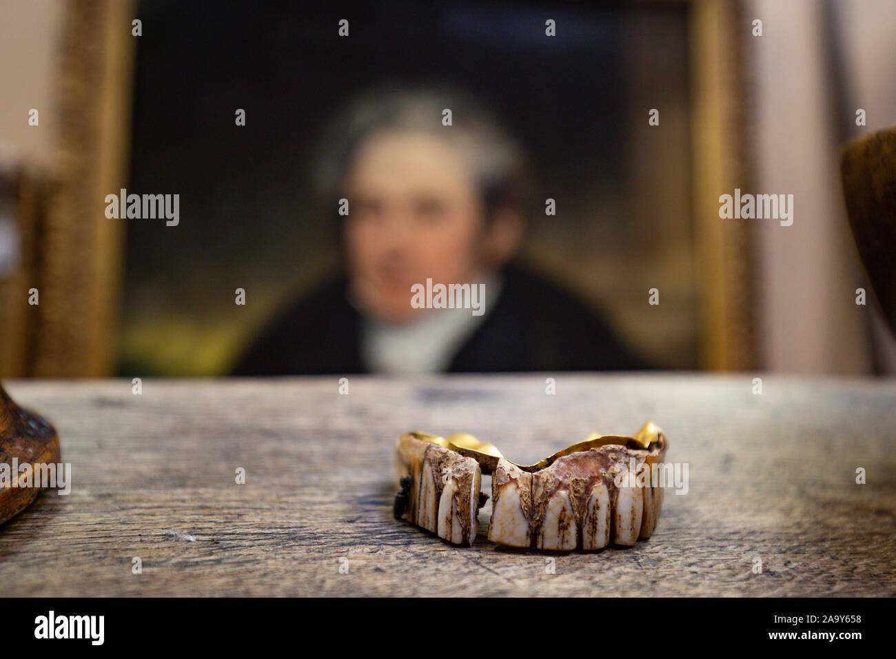 A 200 year old set false teeth hi-res stock photography and images - Alamy